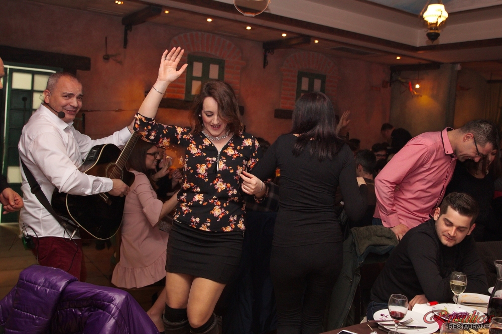 NOĆNI PROGRAM: Domaća atmosfera u Rusulici | Dalmatinski portal