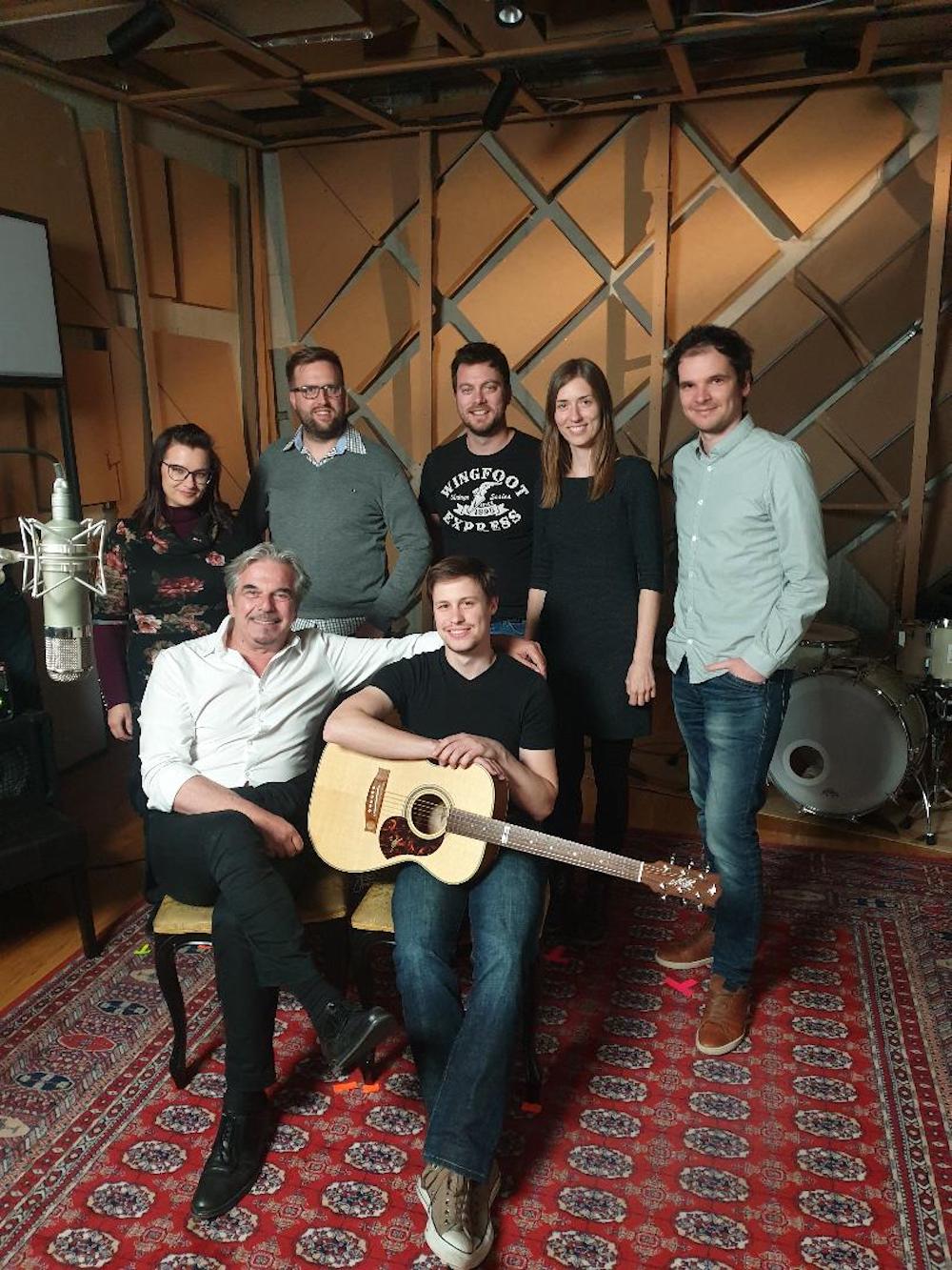 U novom duetu Davora Radolfija svi glazbeni instrumenti osim gitare ...