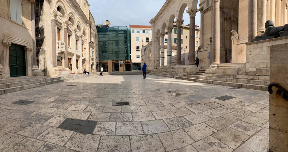 NEUOBIČAJENA SLIKA SPLITA: Prazna stara gradske jezgra i Riva u ...