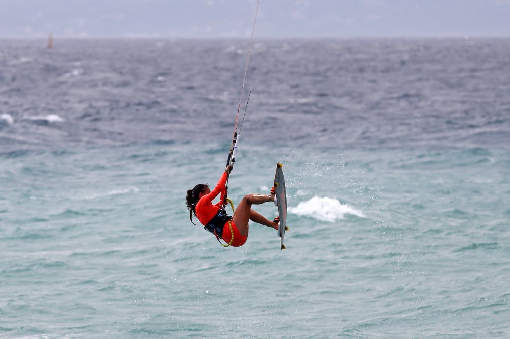 FOTOGALERIJA Kitesurferi i surferi na Žnjanu danas došli na svoje ...