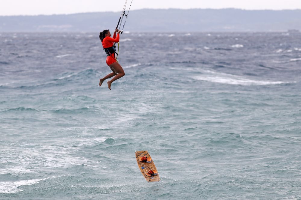 FOTOGALERIJA Kitesurferi i surferi na Žnjanu danas došli na svoje ...