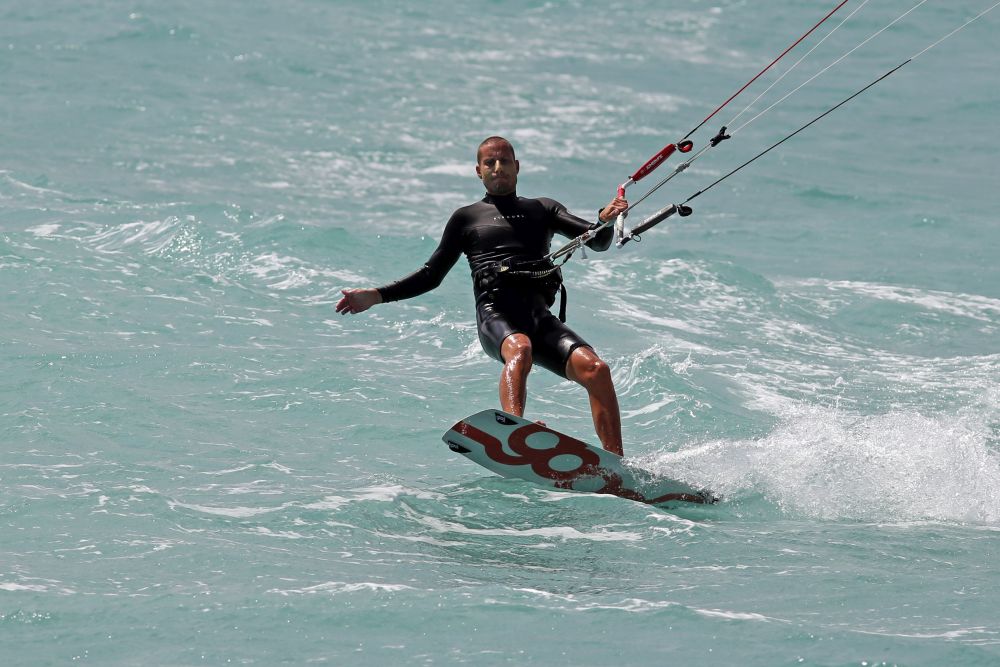 FOTOGALERIJA Kitesurferi i surferi na Žnjanu danas došli na svoje ...