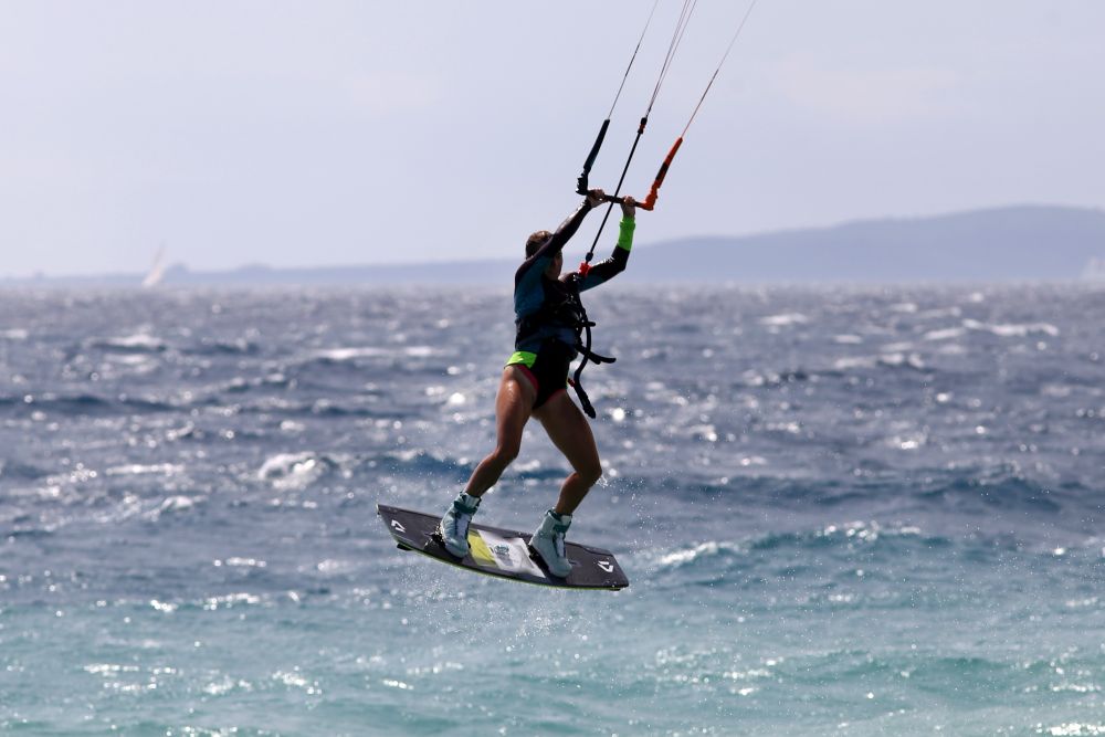 FOTOGALERIJA Kitesurferi i surferi na Žnjanu danas došli na svoje ...