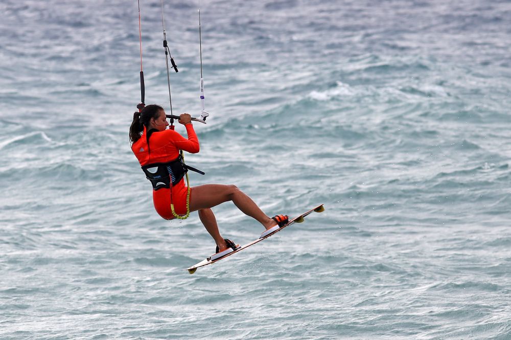 FOTOGALERIJA Kitesurferi i surferi na Žnjanu danas došli na svoje ...