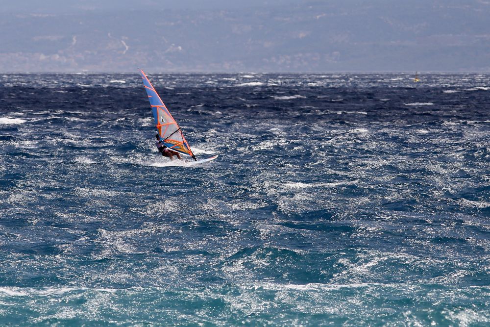 FOTOGALERIJA Kitesurferi i surferi na Žnjanu danas došli na svoje ...