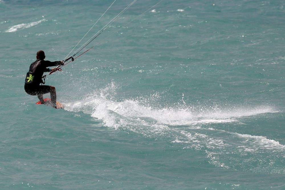 FOTOGALERIJA Kitesurferi i surferi na Žnjanu danas došli na svoje ...
