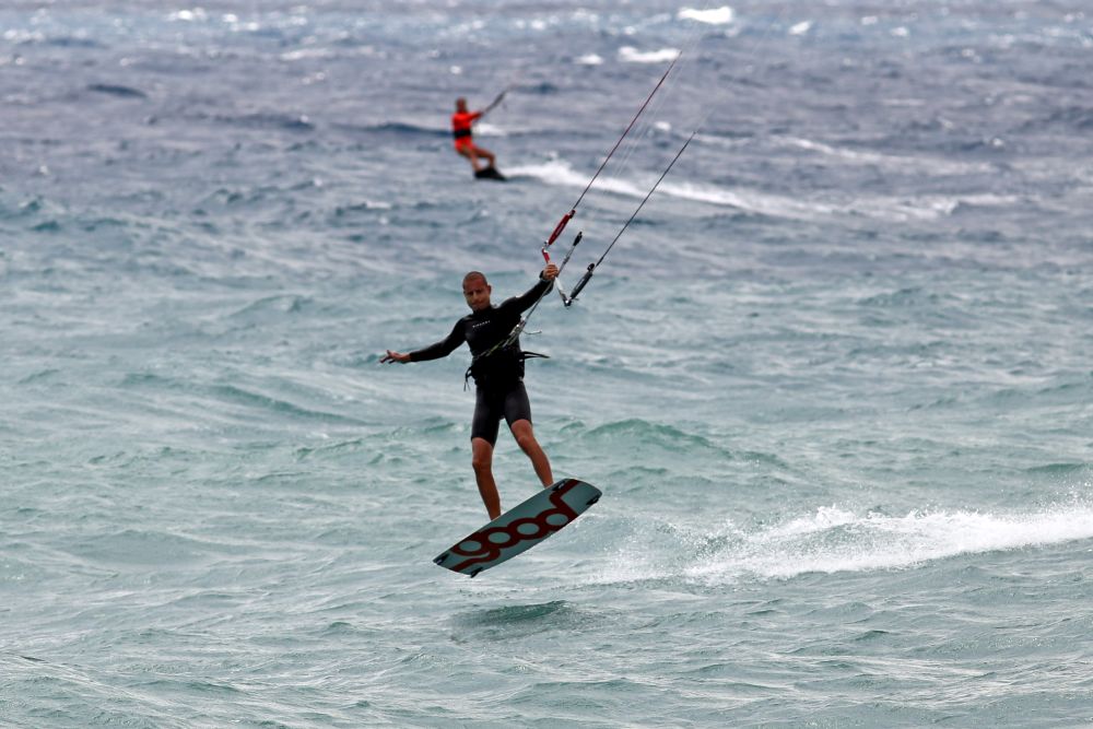 FOTOGALERIJA Kitesurferi i surferi na Žnjanu danas došli na svoje ...