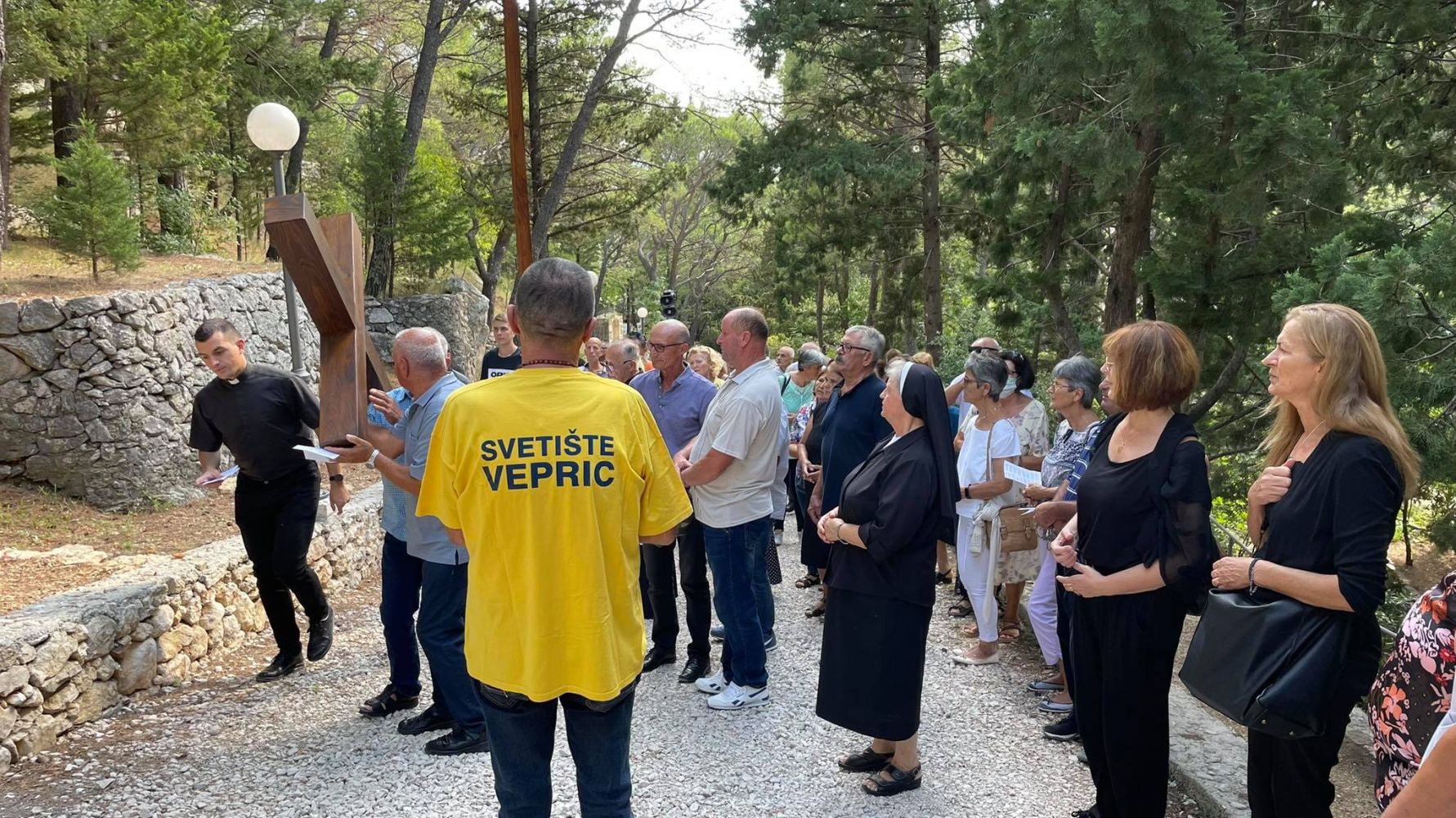 FOTO/VIDEO Vjernici stigli u Vepric uoči blagdana Male Gospe ...
