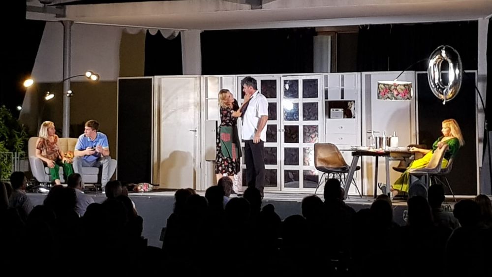 TEATAR UZ MORE Kazalište Moruzgva ima novi hit: 'Jel' tako Zorane ...