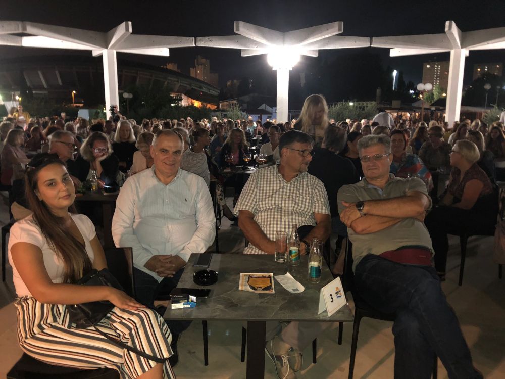 TEATAR UZ MORE Kazalište Moruzgva ima novi hit: 'Jel' tako Zorane ...