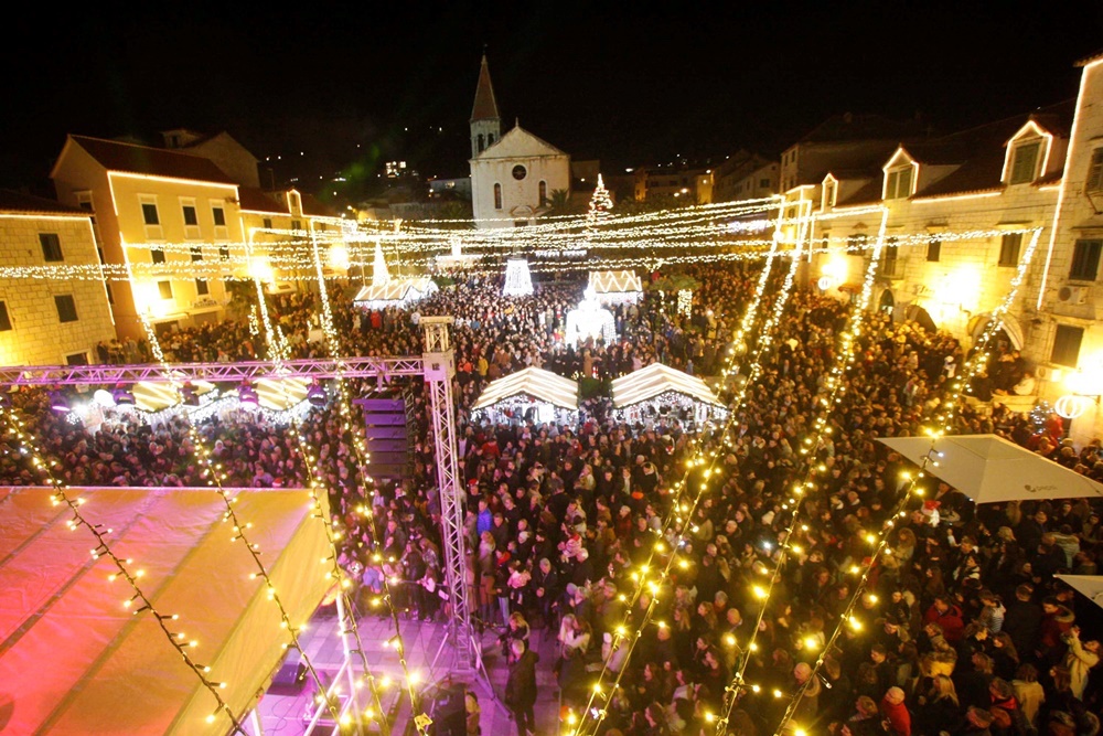 FOTOGALERIJA Makarani slavili uz spektakularni koncert Jole ...