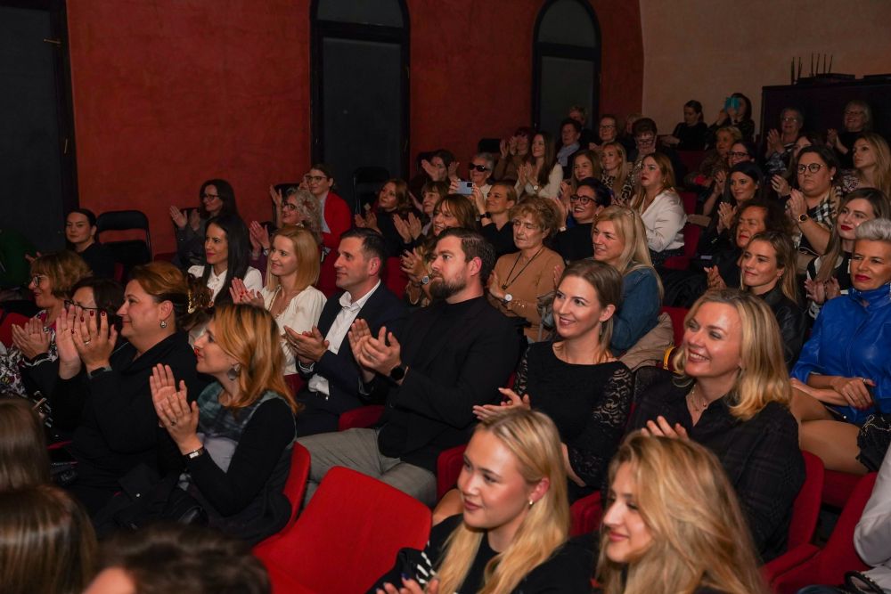 HDZ Split darovao sugrađankama predstavu Cabaret Splićanke ...