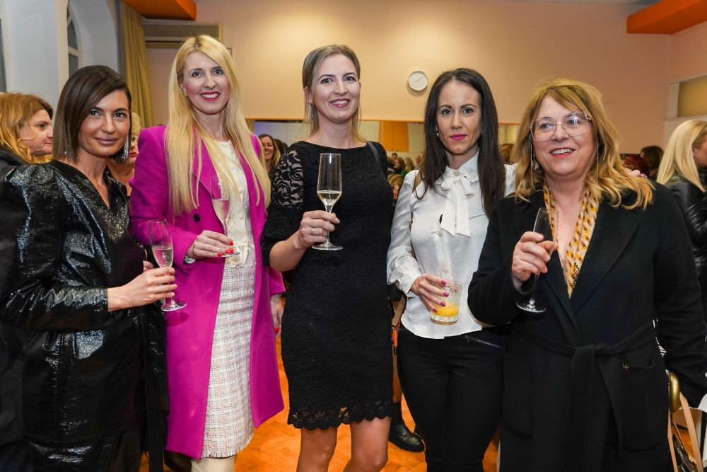 HDZ Split darovao sugrađankama predstavu Cabaret Splićanke ...