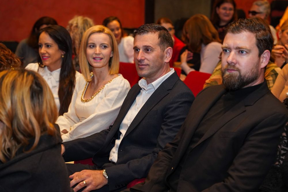 HDZ Split darovao sugrađankama predstavu Cabaret Splićanke ...