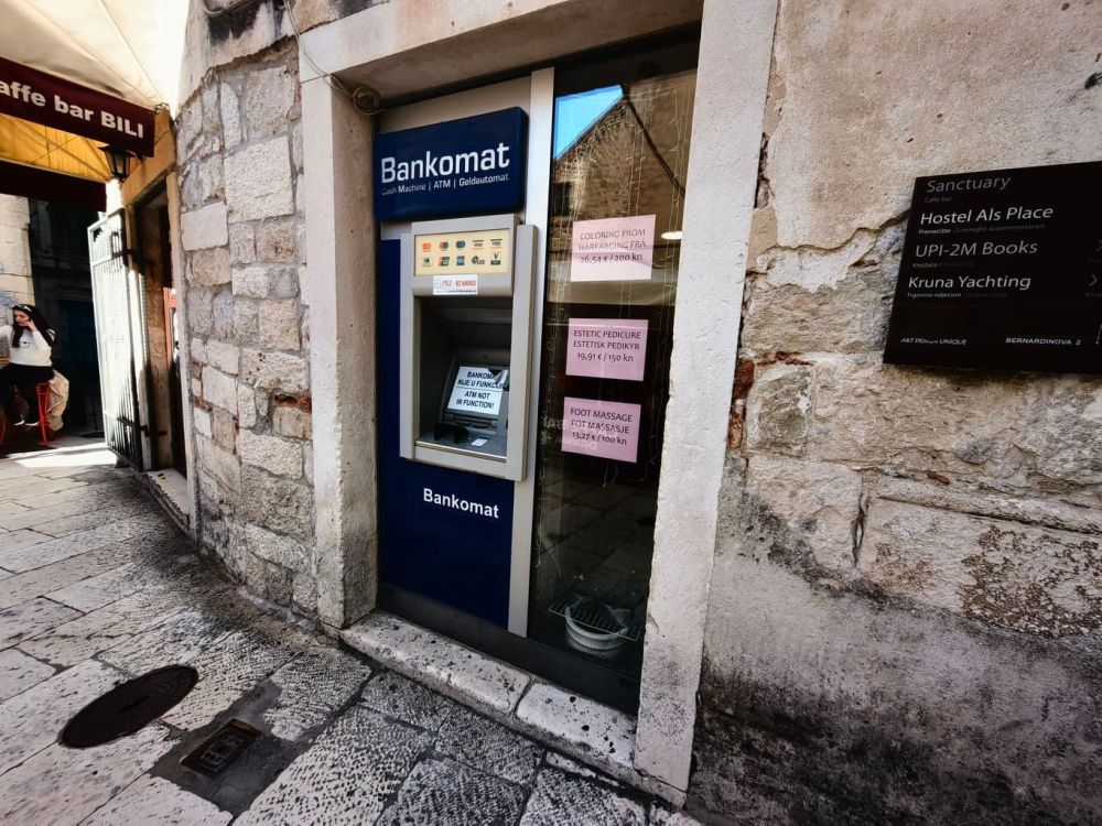 RUPA U PROPISU: Ipak je ostalo bankomata u gradskoj jezgri ...