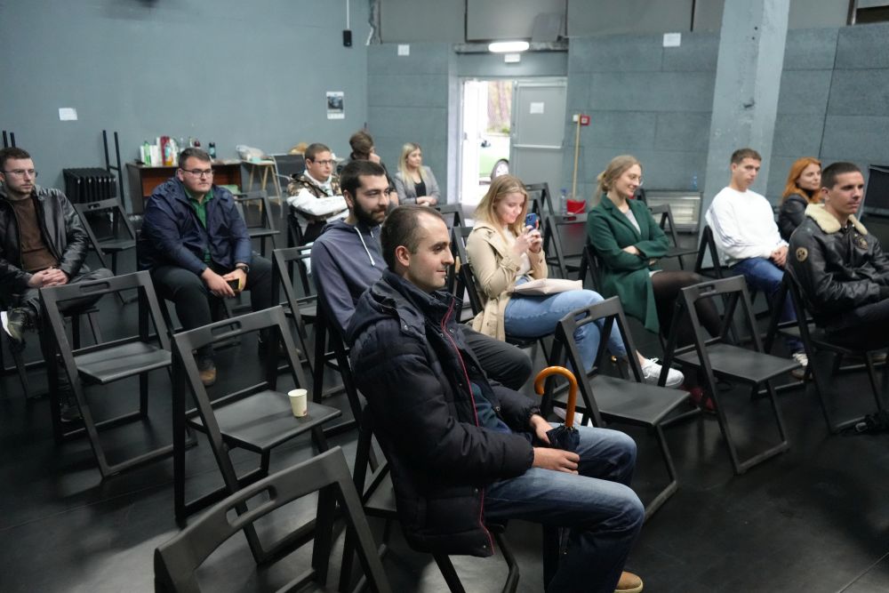 FOTOGALERIJA Toma Bareza predstavio knjigu 'Na dvi noge' | Dalmatinski portal