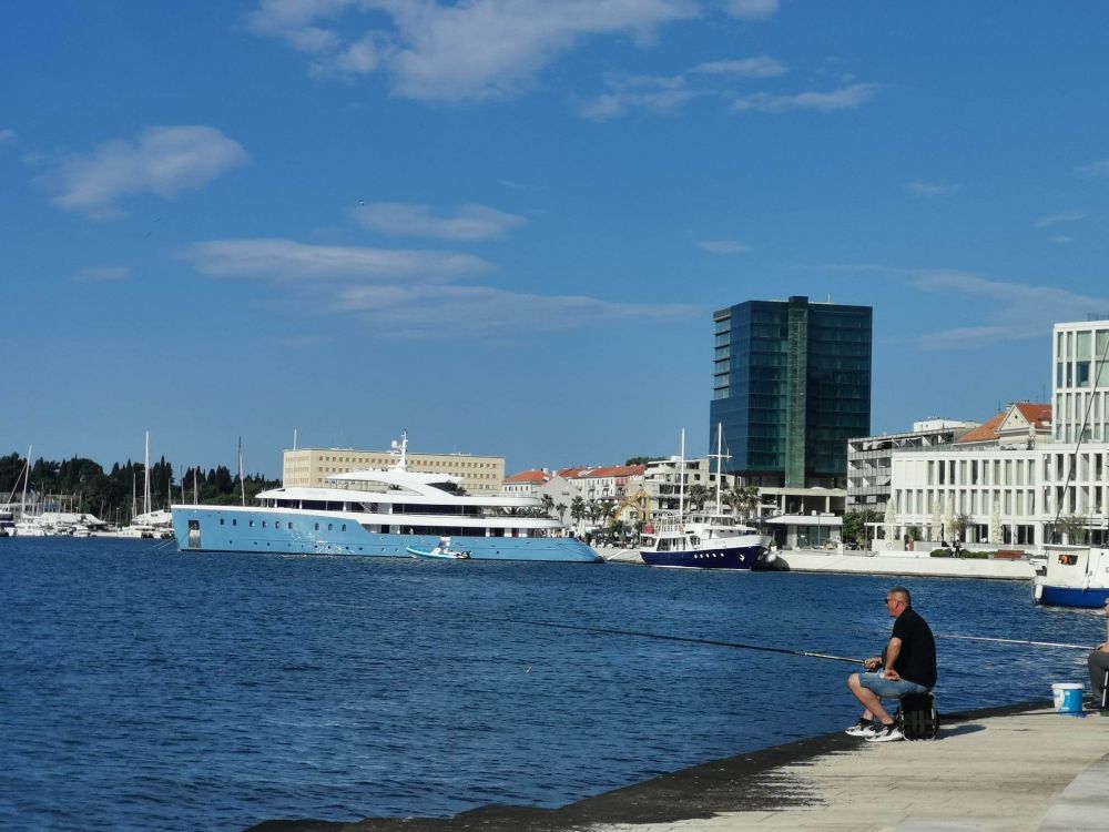 FOTOGALERIJA Splitska luka kao mravinjak | Dalmatinski portal