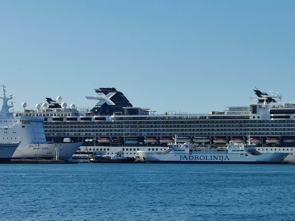 FOTOGALERIJA Splitska luka kao mravinjak | Dalmatinski portal