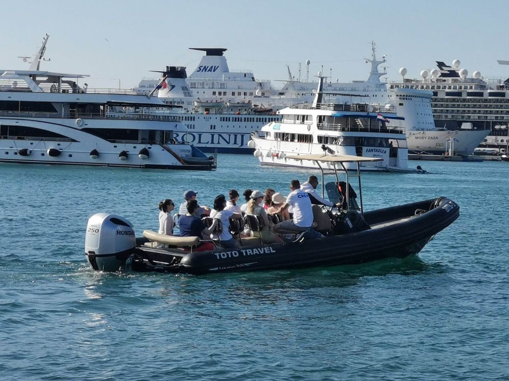 FOTOGALERIJA Splitska luka kao mravinjak | Dalmatinski portal