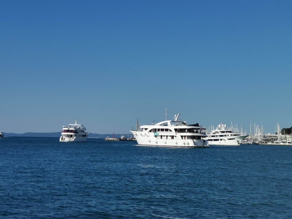 FOTOGALERIJA Splitska luka kao mravinjak | Dalmatinski portal