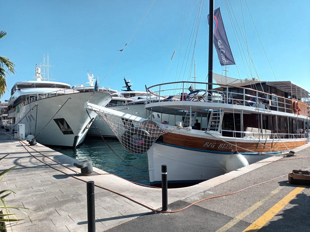 FOTO/VIDEO Splitska luka kao košnica | Dalmatinski portal