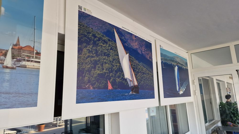 IZLOŽBA U LABUDU 'Hrvatska tamo gdje jedra pričaju priče | Dalmatinski ...