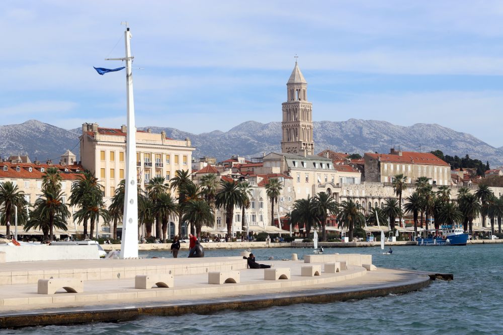 FOTOGALERIJA Splitska Riva sve praznija | Dalmatinski portal