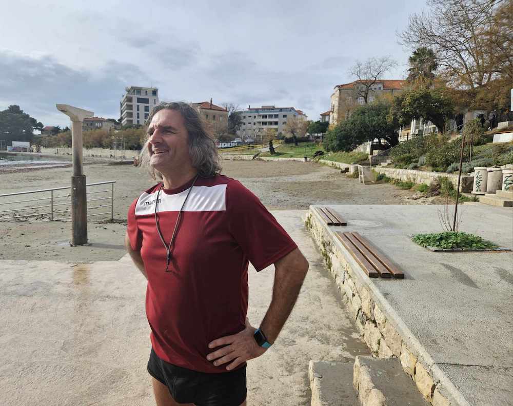 TRADICIJA SE NASTAVLJA Zaigrao se prvi novogodišnji picigin, morem se ...