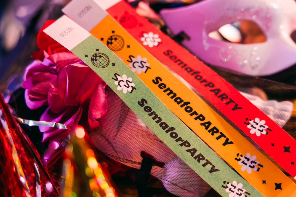 FOTOGALERIJA Studenti originalnim maskama ispunili restoran Kampus ...