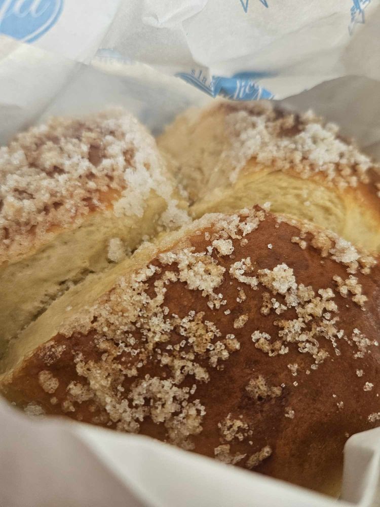 TRADICIONALNE SIRNICE: Red ispred kultne slastičarne u Bosanskoj ulici ...