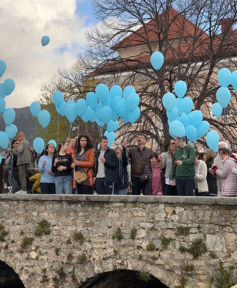 VIDEO Poletjeli plavi baloni u Solinu: 'Djeca s autizmom topla su i ...