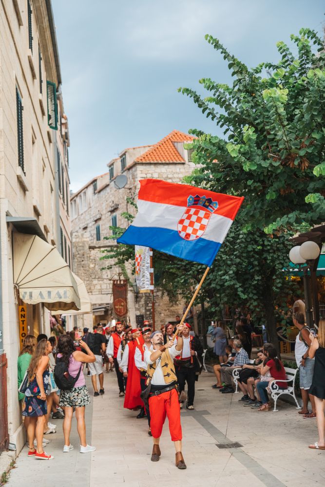 Povratak omiških gusara! Omiš vas zove na novi Gusarski dan i Jolin ...