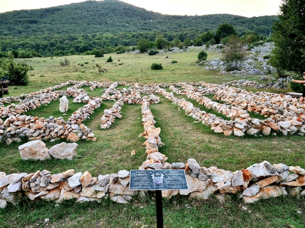 PEĆINSKI PARK GRABOVAČA Virtualna tura kroz špilju Samograd ...