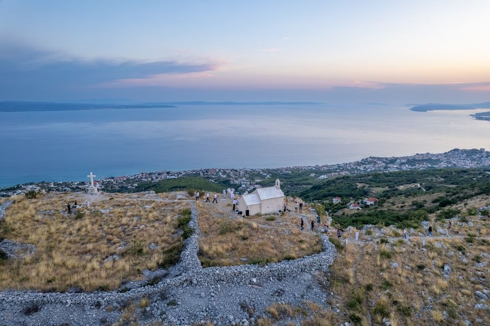 Perun Full Moon: Klape i poznati tenor uz potpunu pomrčinu punog ...