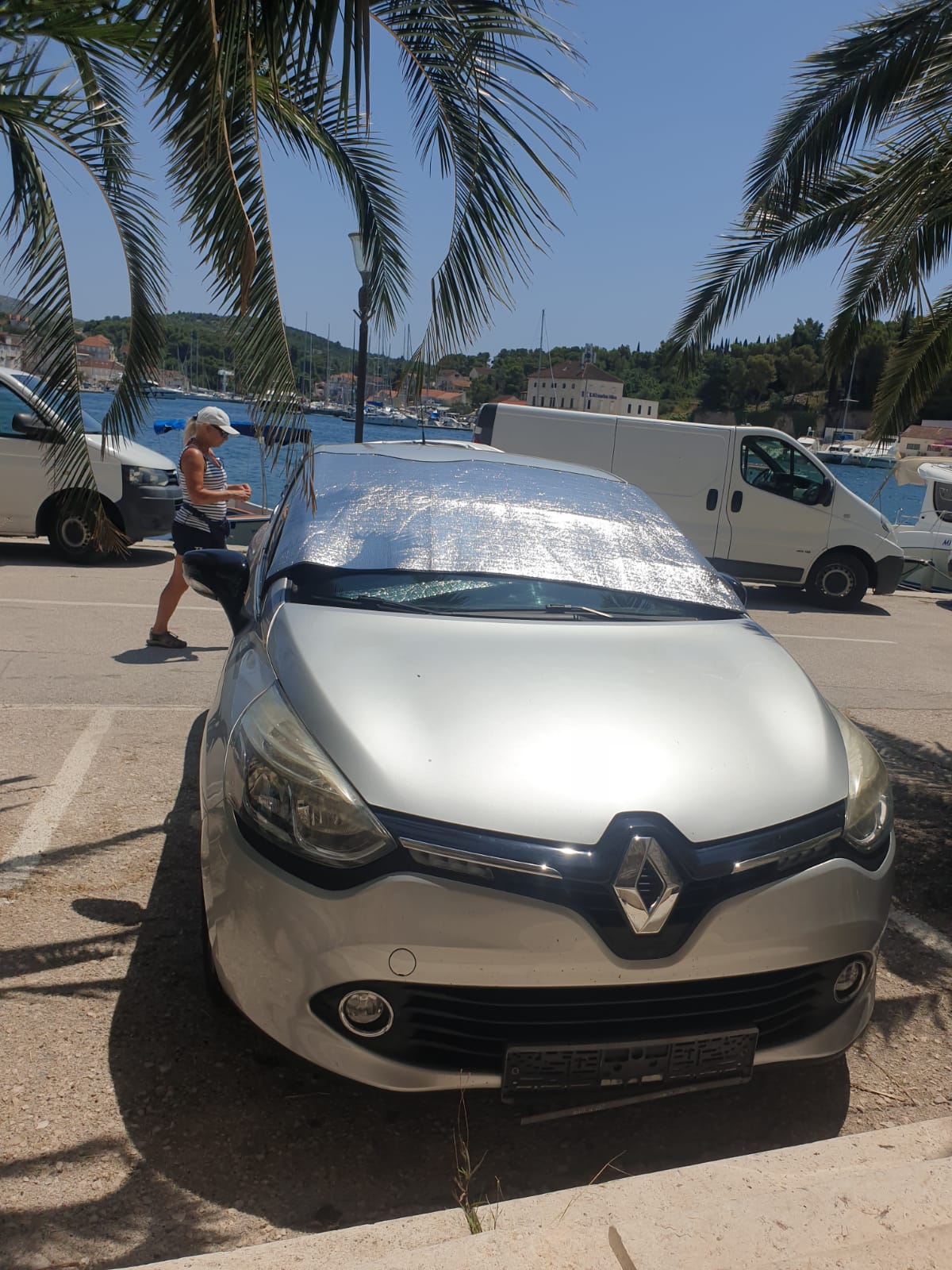 NOVA 'ZABAVA' U MILNI Skidaju zagrebačke tablice s parkiranih ...