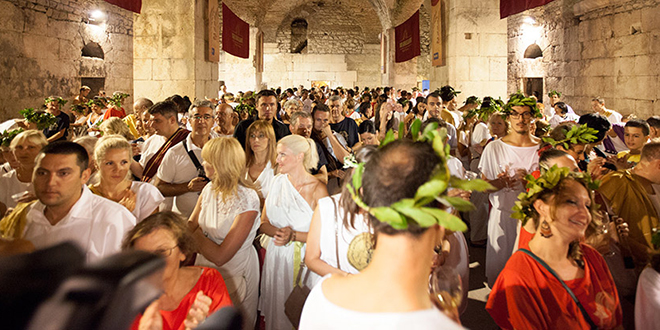 Kako od lancuna napraviti rimsku togu? | Dalmatinski portal