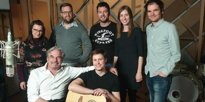 U novom duetu Davora Radolfija svi glazbeni instrumenti osim gitare ...