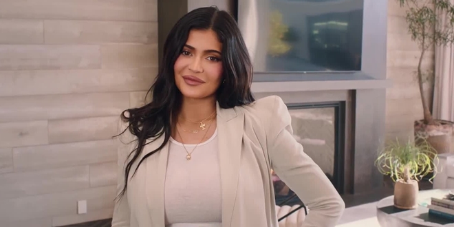 NIJE VIŠE WOLF Kylie Jenner napokon otkrila ime sina, objavila i prve ...