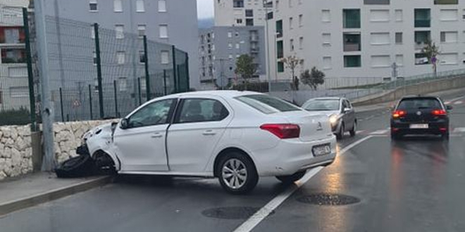 NESREĆA NA KILI Autom sletio s ceste i zabio se u zid | Dalmatinski portal
