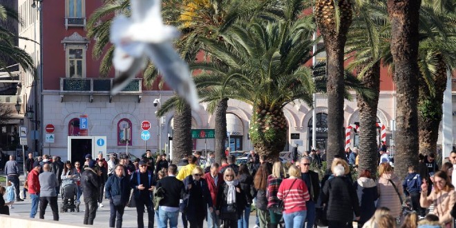 FOTOGALERIJA Splitska Riva kao modna pista | Dalmatinski portal