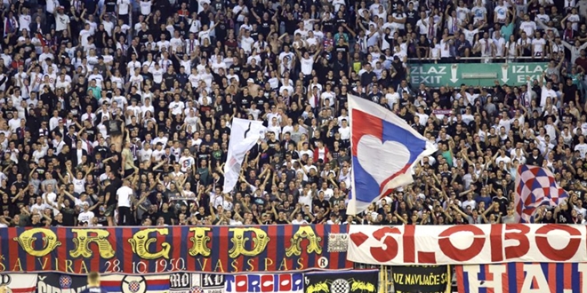 Torcida u uvodnim minutama zapjevala pjesmu o Mađarima | Dalmatinski portal