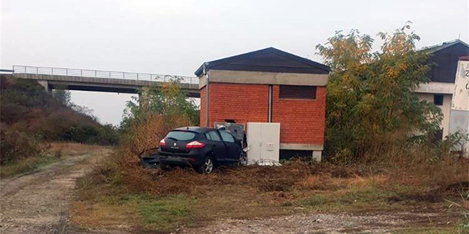 Vozač poginuo na nerazvrstanoj cesti kod Vinkovaca, zabio se u objekt ... Vozač poginuo na nerazvrstanoj cesti kod Vinkovaca, zabio se u objekt ...